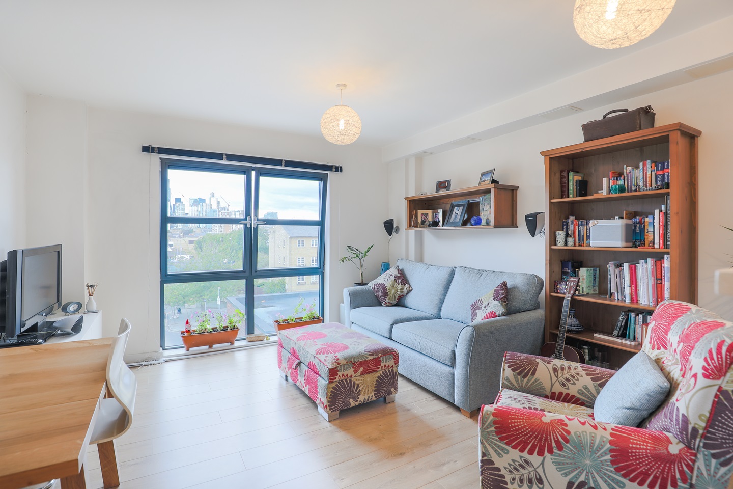 London - 2 Bed Flat, Hannah Building, E1 - To Rent Now for £1,950.00 p/m