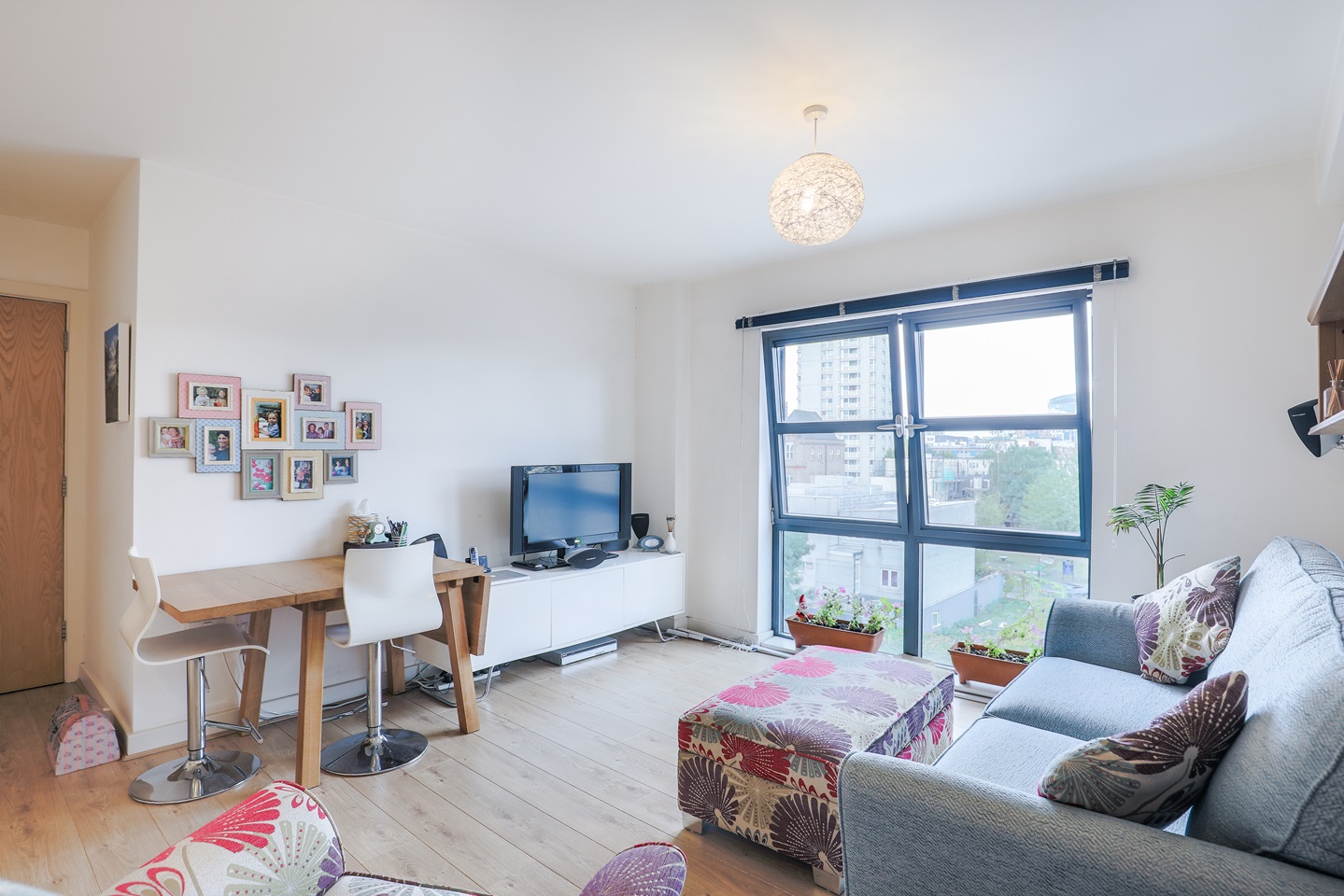London - 2 Bed Flat, Hannah Building, E1 - To Rent Now for £1,950.00 p/m