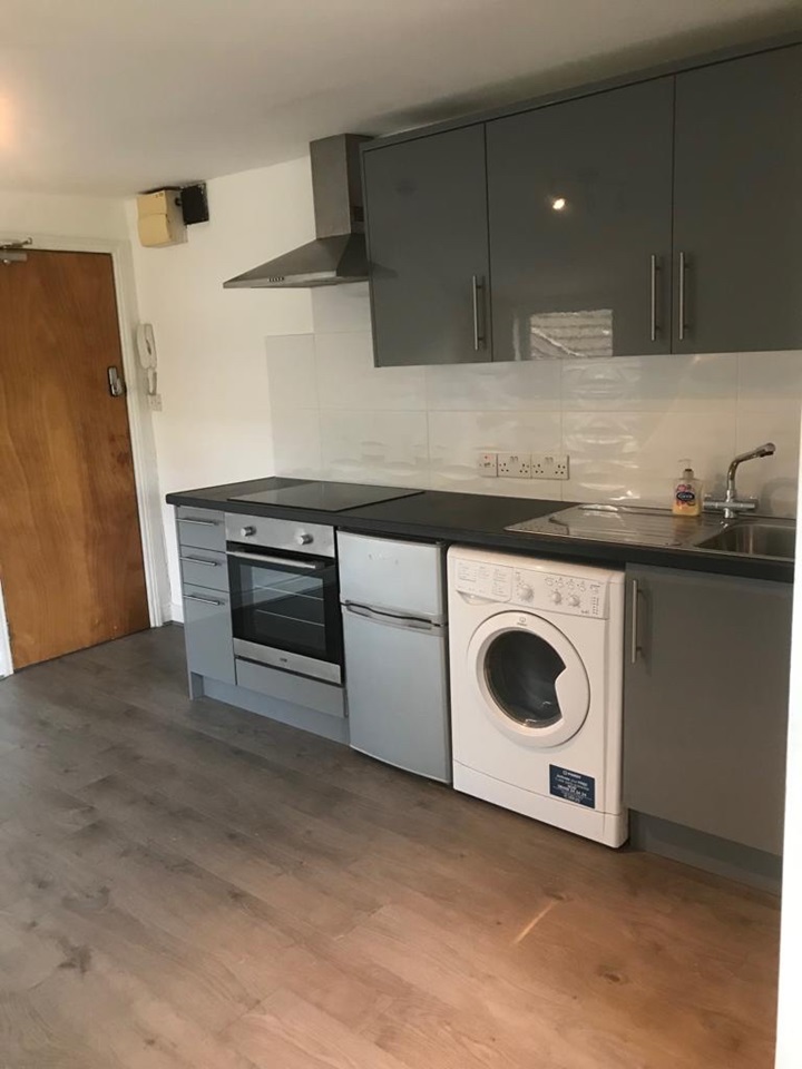 London - Studio Flat, Thornlaw Rd, SE27 - To Rent Now for £1,295.00 p/m