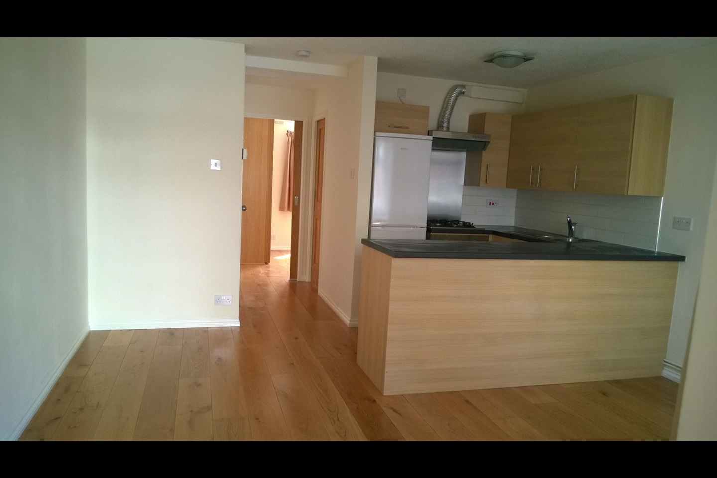 Chigwell - 1 Bed Flat, Copperfield, IG7 - To Rent Now for £1,300.00 p/m