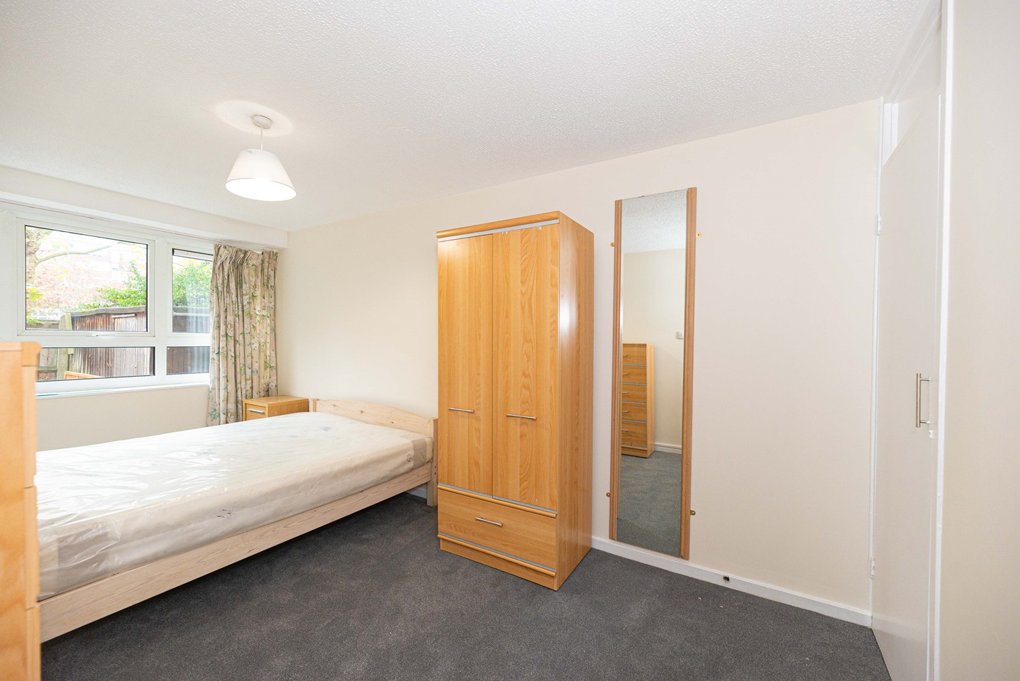 London - 3 Bed Maisonette, Goulden House, SW11 - To Rent Now for £2,500 ...
