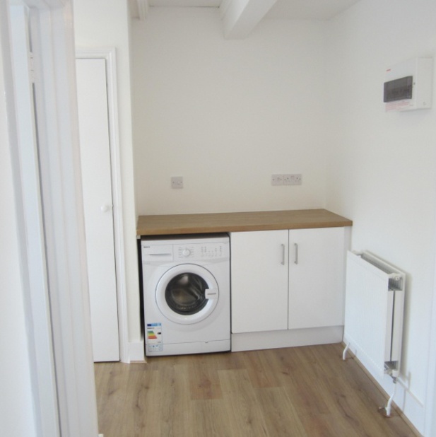 London - 2 Bed Flat, Oldridge Road, SW12 - To Rent Now for £2,200.00 p/m