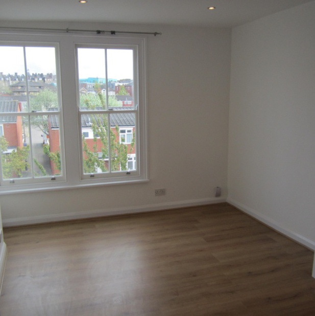 London - 2 Bed Flat, Oldridge Road, SW12 - To Rent Now for £2,200.00 p/m