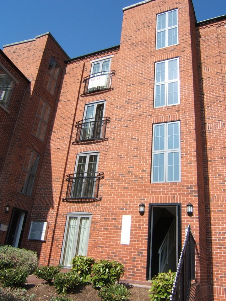 Hinckley - 2 Bed Flat, Weavers Court, LE10 - To Rent Now for £875.00 p/m