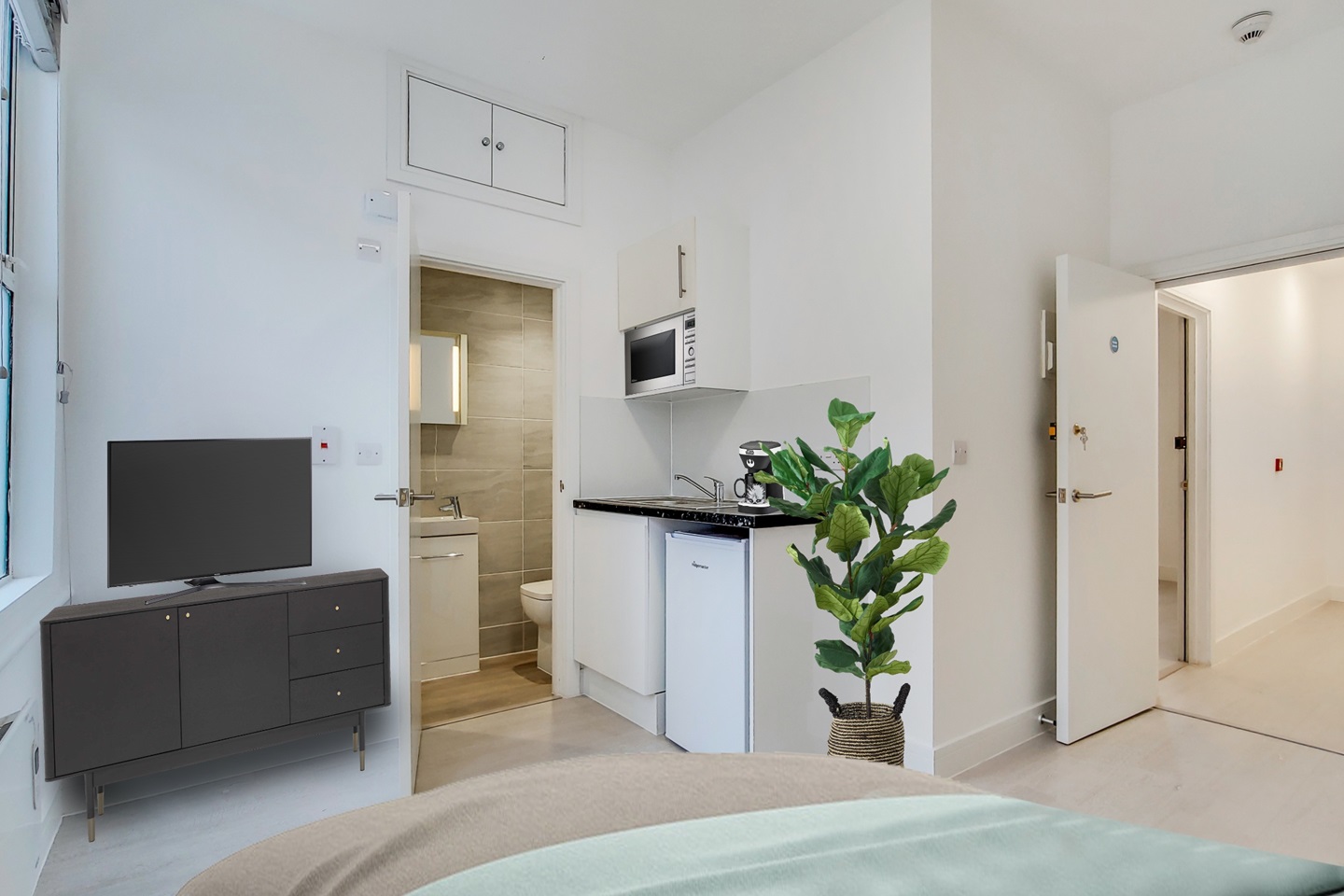 London - Studio Flat, Tooting Broadway, SW17 - To Rent Now for £1,200. ...