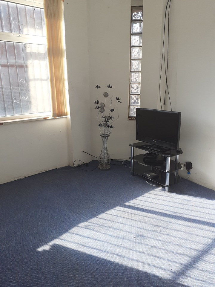 Leeds - 4 Bed End Terrace, Cleveley Avenue, LS11 - To Rent Now for £1,300.00 p/m