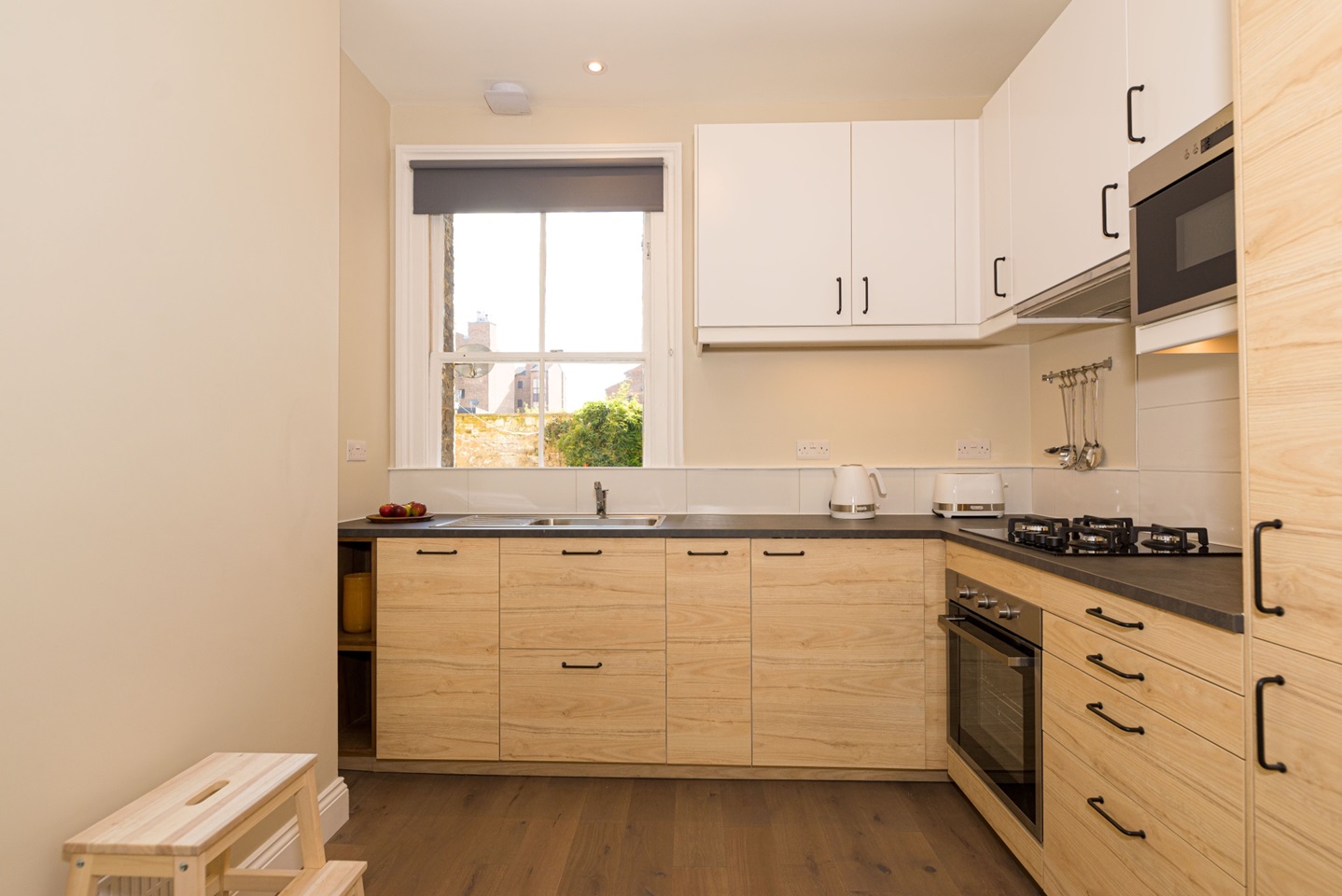 London - 1 Bed Flat, Bonnington Square, SW8 - To Rent Now for £1,700.00 p/m