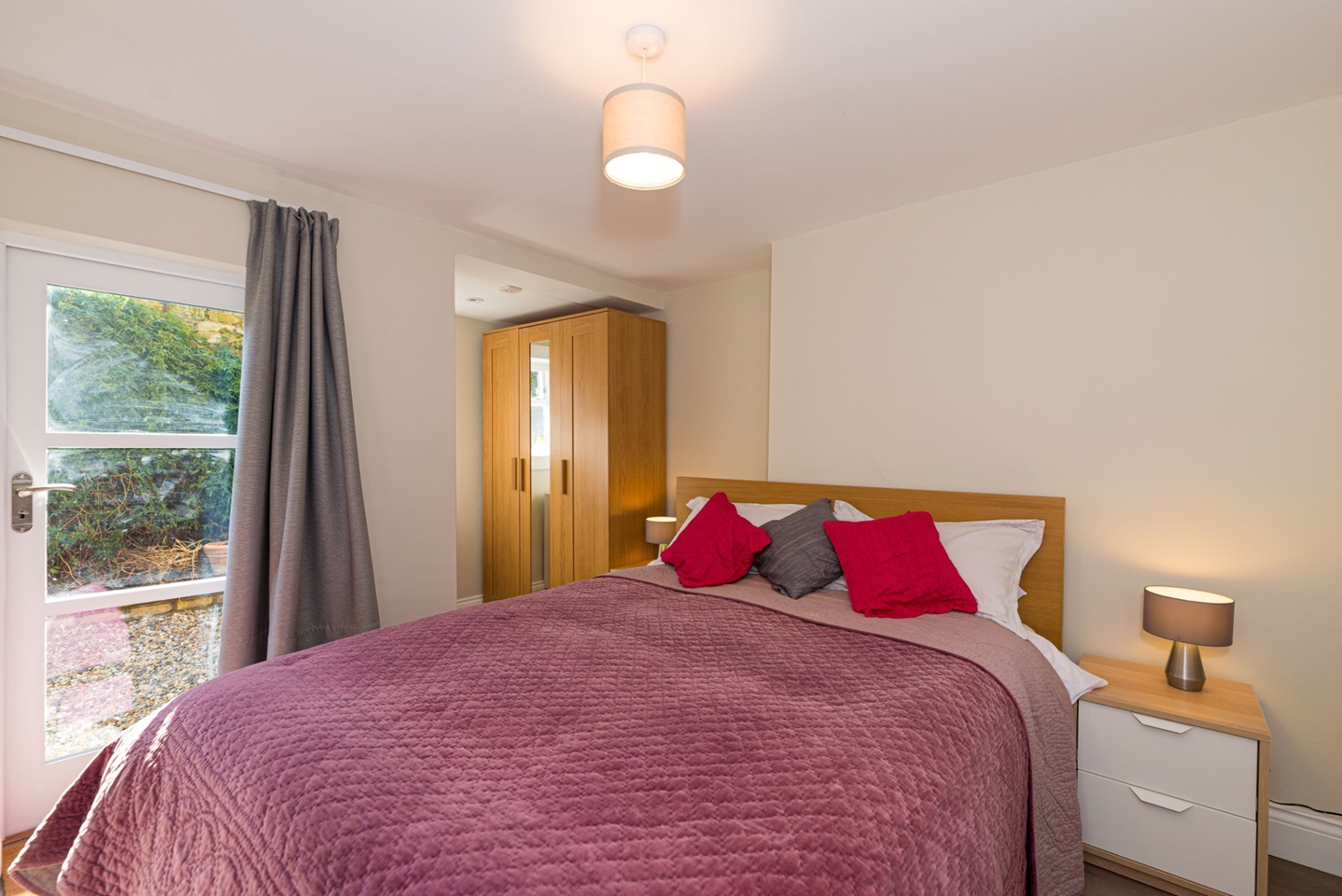 London - 1 Bed Flat, Bonnington Square, SW8 - To Rent Now for £1,700.00 p/m