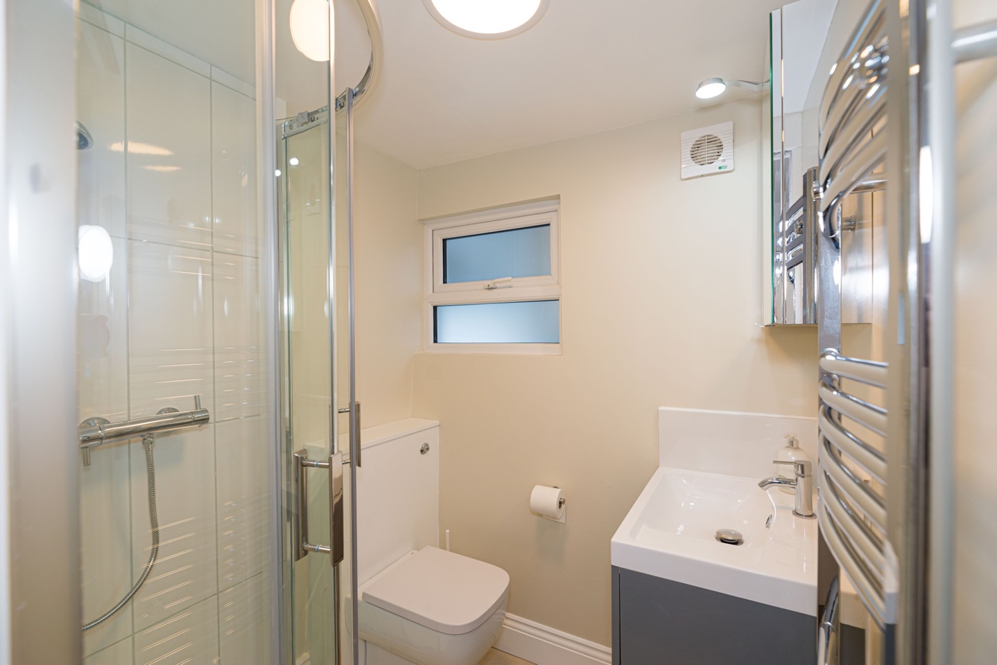 London - 1 Bed Flat, Bonnington Square, SW8 - To Rent Now for £1,700.00 p/m