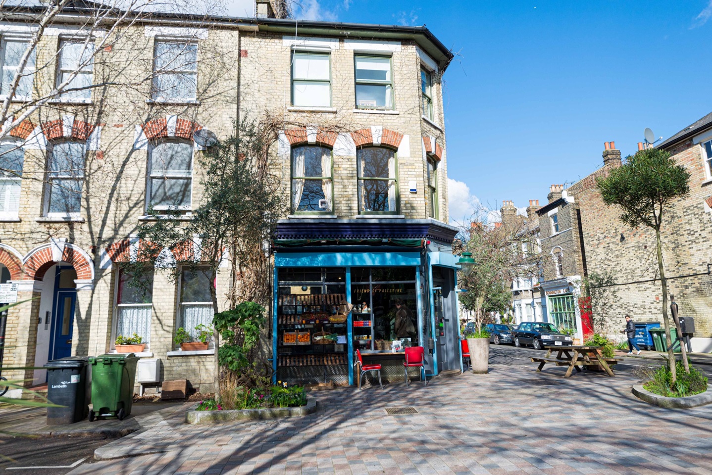 London - 1 Bed Flat, Bonnington Square, SW8 - To Rent Now for £1,700.00 p/m