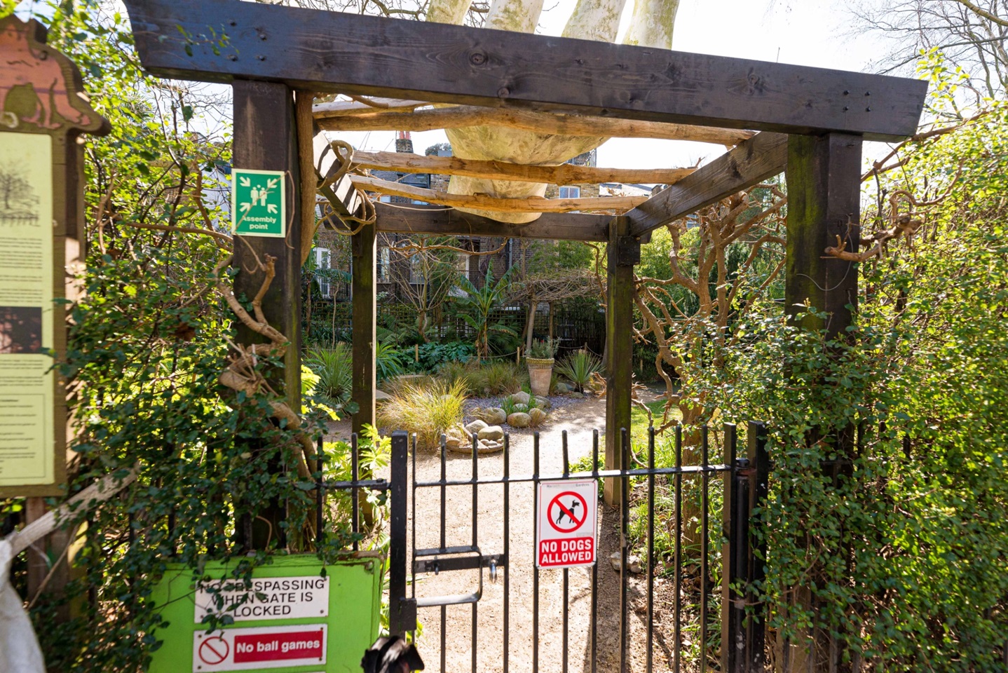 London - 1 Bed Flat, Bonnington Square, SW8 - To Rent Now for £1,700.00 p/m