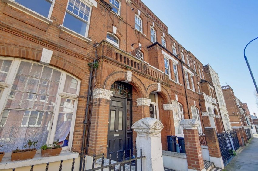 London - 1 Bed Flat, Perham Road, W14 - To Rent Now for £2,350.00 p/m