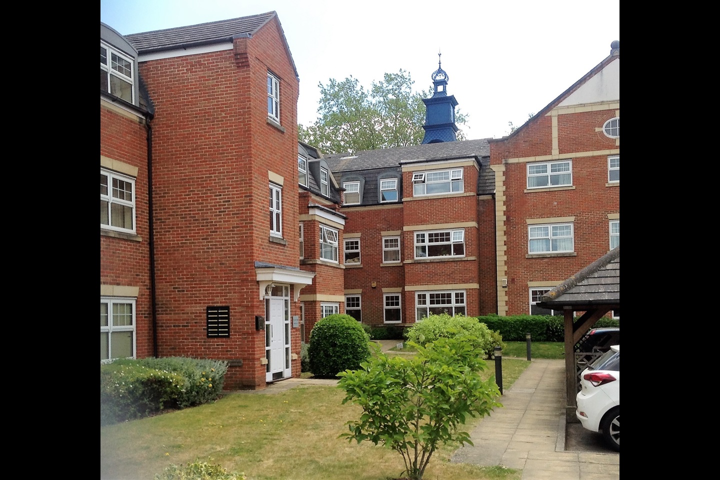 Woking - 2 Bed Flat, The Clock Tower, GU21 - To Rent Now for £1,400.00 p/m