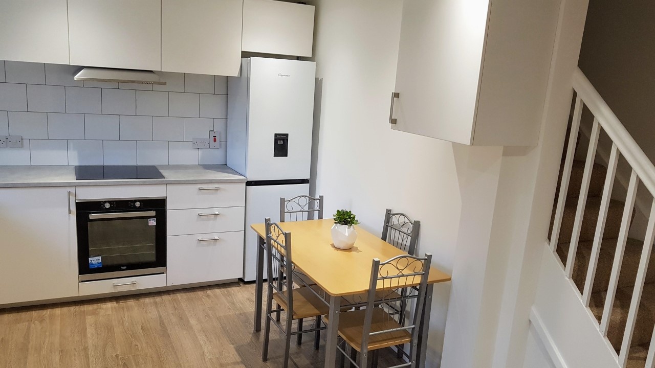 London - Room in a Shared House, Francis Street, E15 - To Rent Now for ...