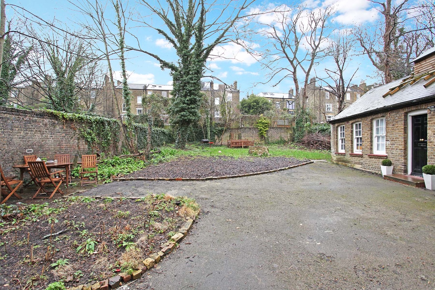 London - 2 Bed Flat, Victoria Rise, SW4 - To Rent Now for £2,250.00 p/m