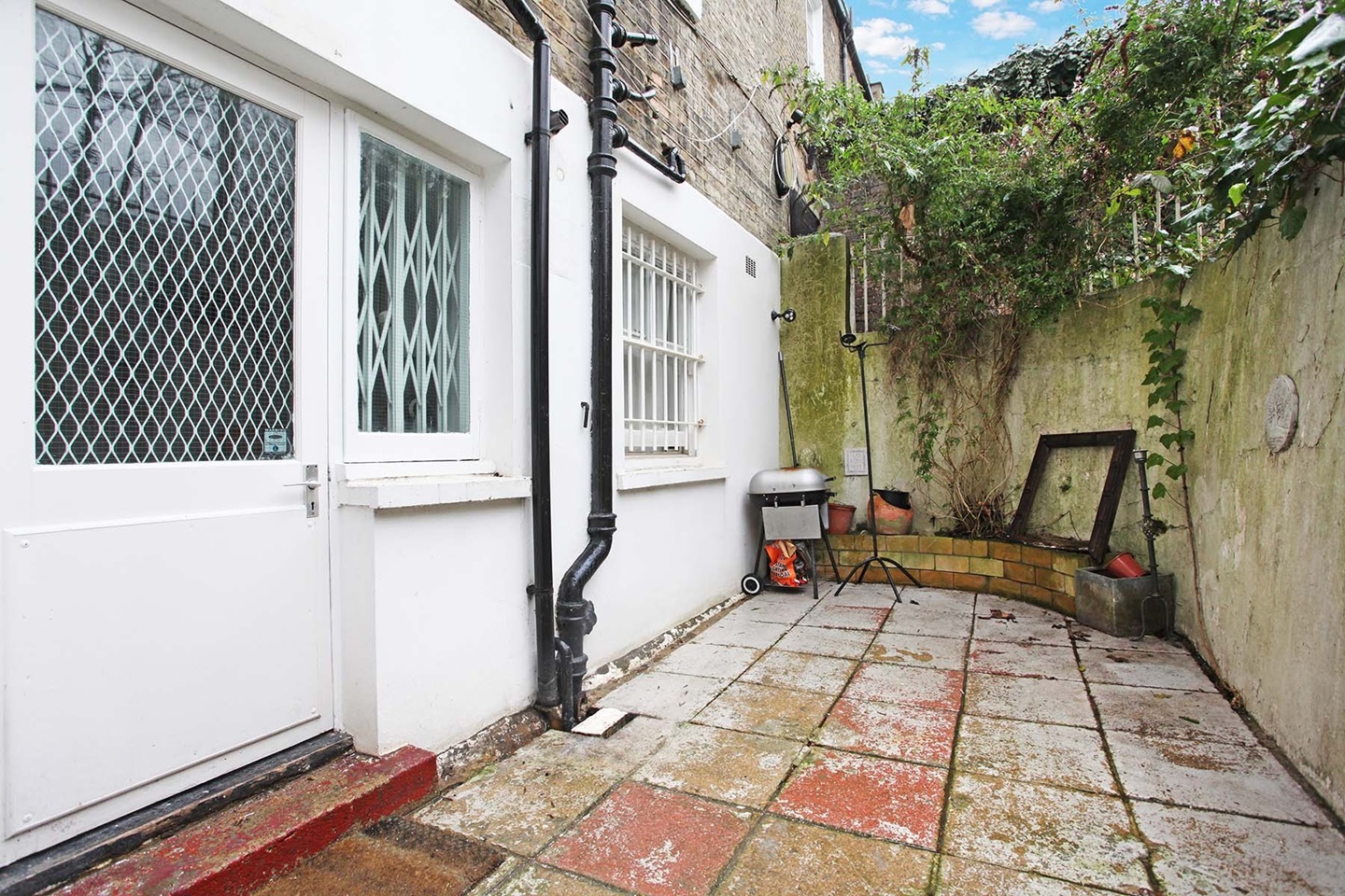 London - 2 Bed Flat, Victoria Rise, SW4 - To Rent Now for £2,250.00 p/m