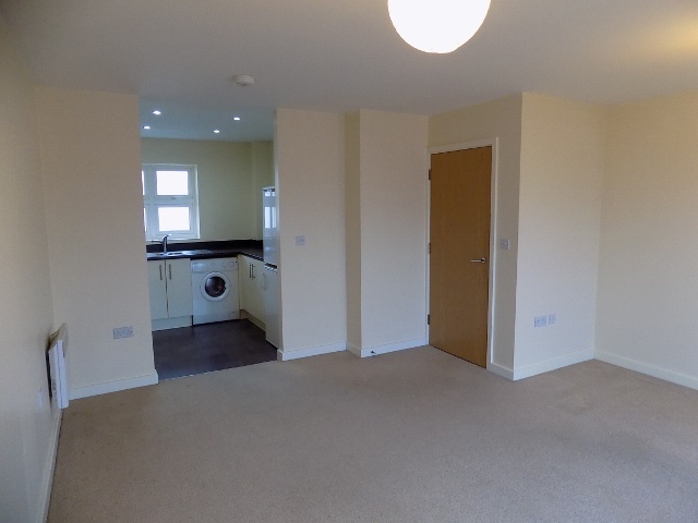 Stevenage - 2 Bed Flat, Gray Court, SG1 - To Rent Now for £1,295.00 p/m