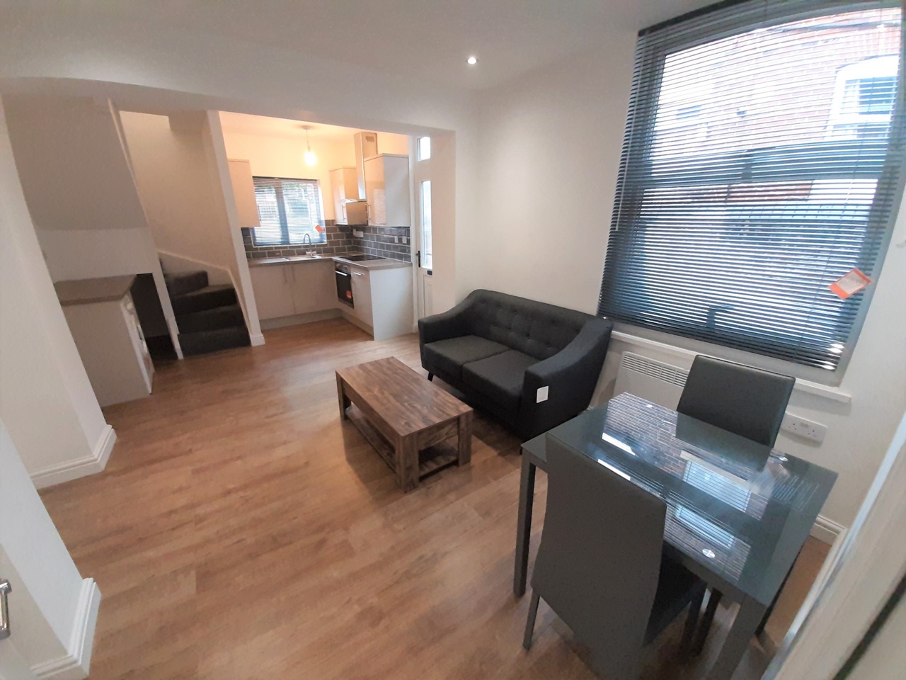 Leeds - 1 Bed Flat, Hanover Square, LS3 - To Rent Now for £895.00 p/m