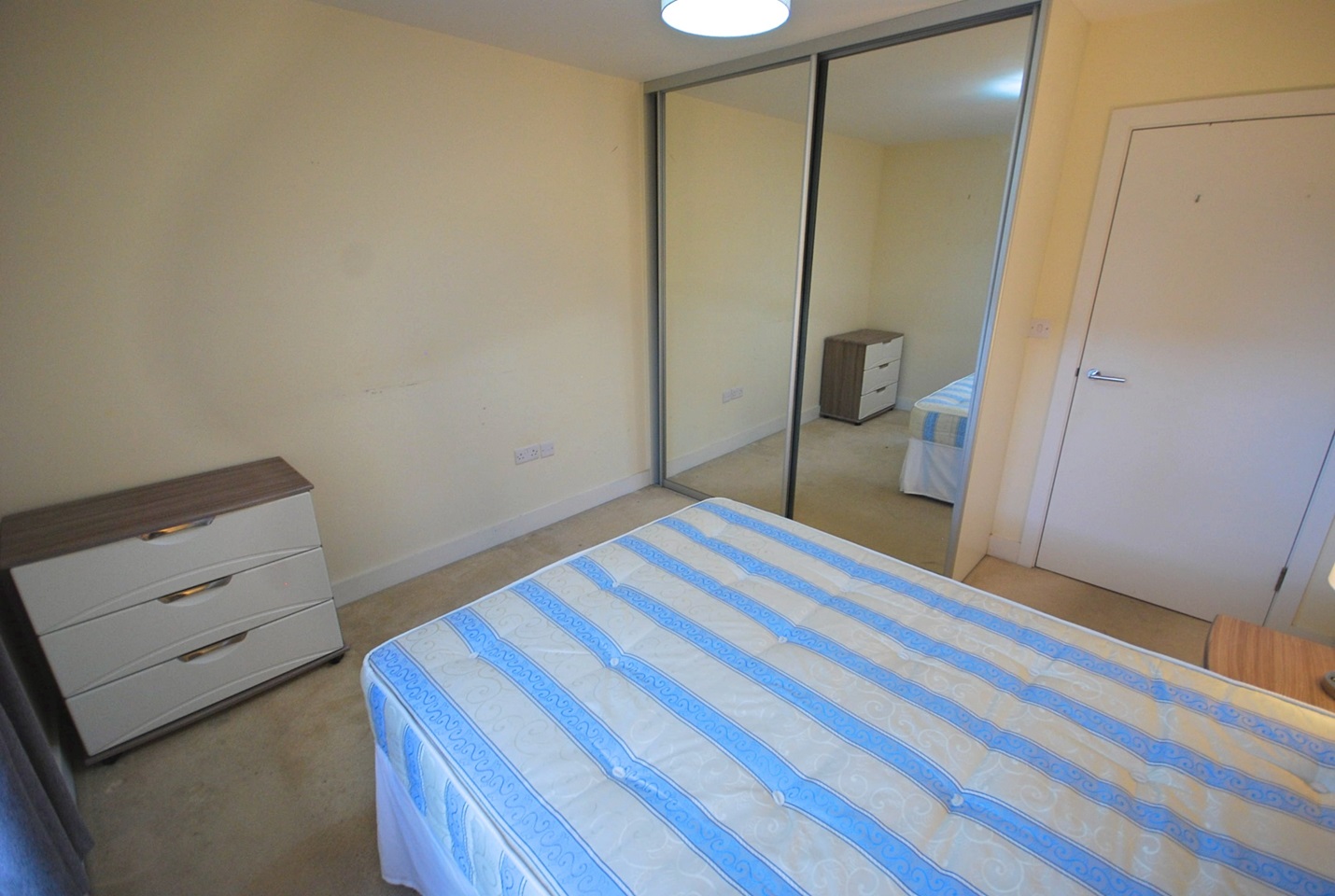 Reading - 1 Bed Flat, Drake Way, RG2 - To Rent Now for £1,300.00 p/m