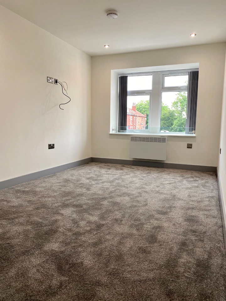Leeds - 2 Bed Flat, Stanningley Road, LS28 - To Rent Now for £925.00 p/m