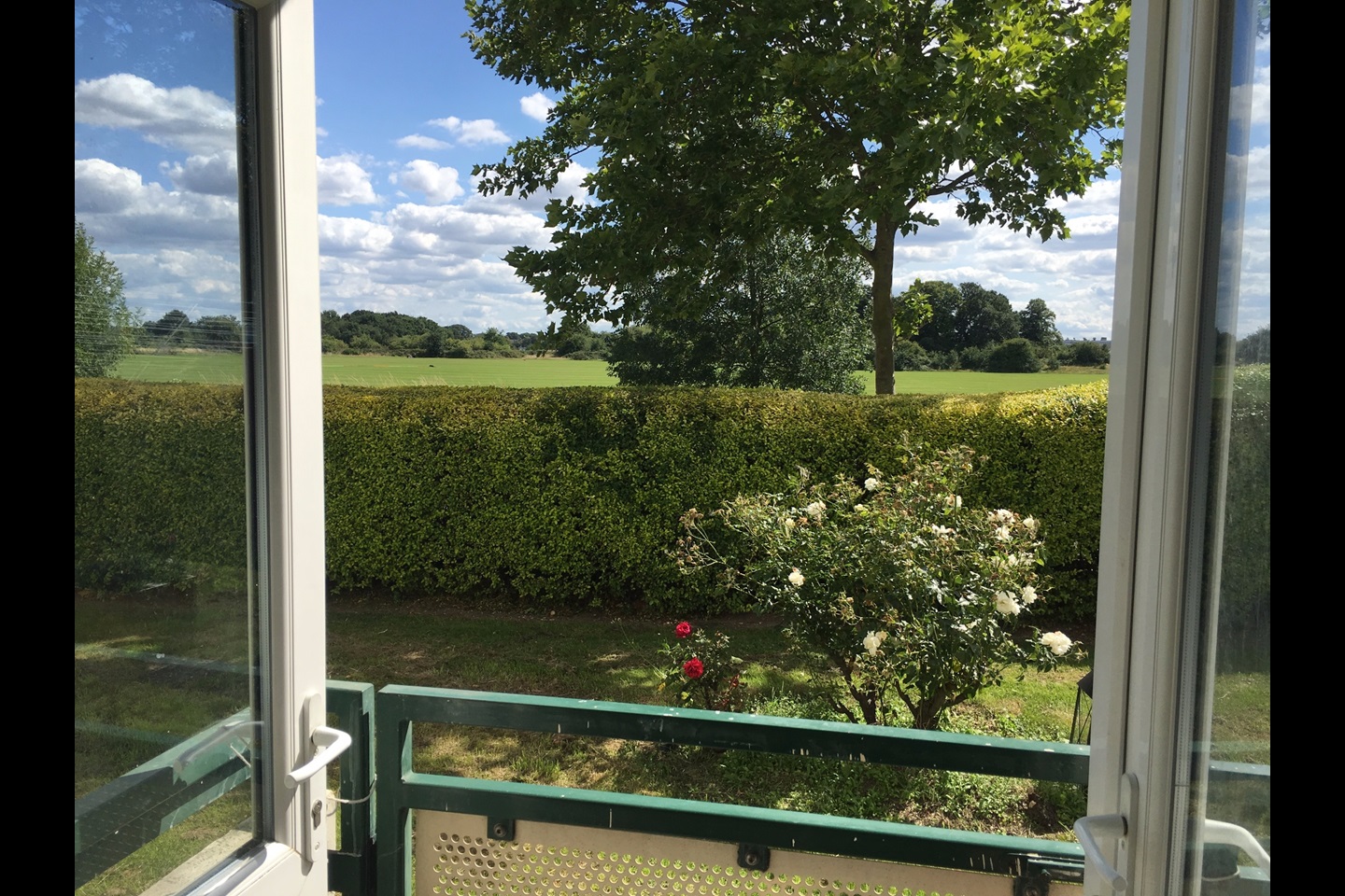 London - 2 Bed Flat, Wanstead, E11 - To Rent Now for £1,800.00 p/m