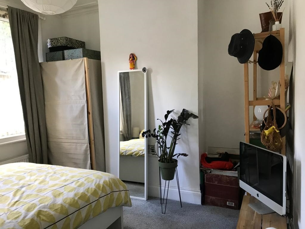 London - 2 Bed Flat, Lloyd Park, E17 - To Rent Now for £1,975.00 p/m