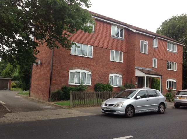 Uxbridge - 1 Bed Flat, Hewens Road, UB10 - To Rent Now for £1,215.00 p/m