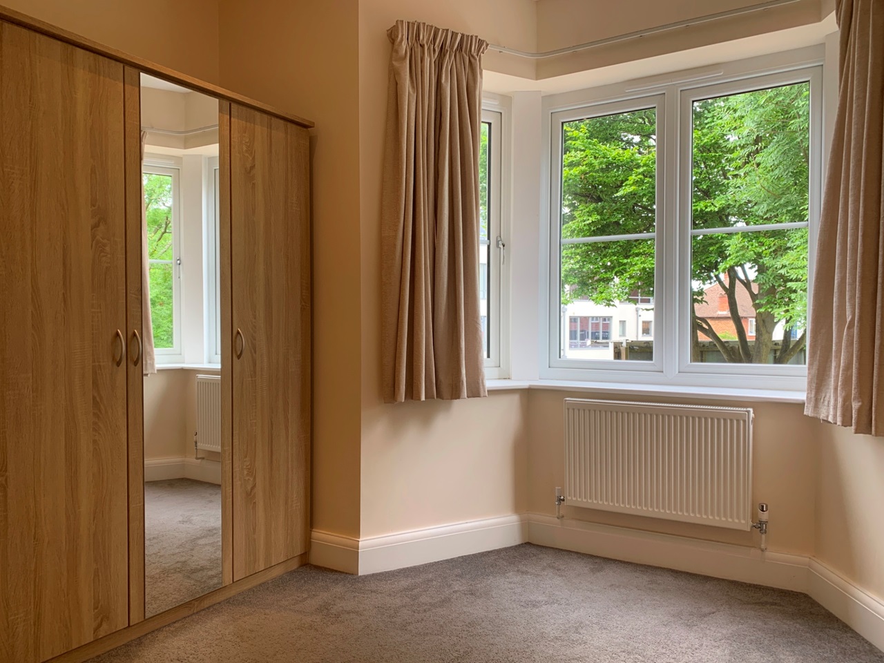 Raynes Park - 2 Bed Flat, Durham Road, SW20 - To Rent Now for £1,950.00 p/m