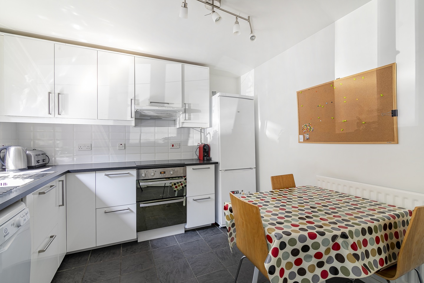London - 3 Bed Terraced House, Roding Mews, E1W - To Rent Now for £ ...
