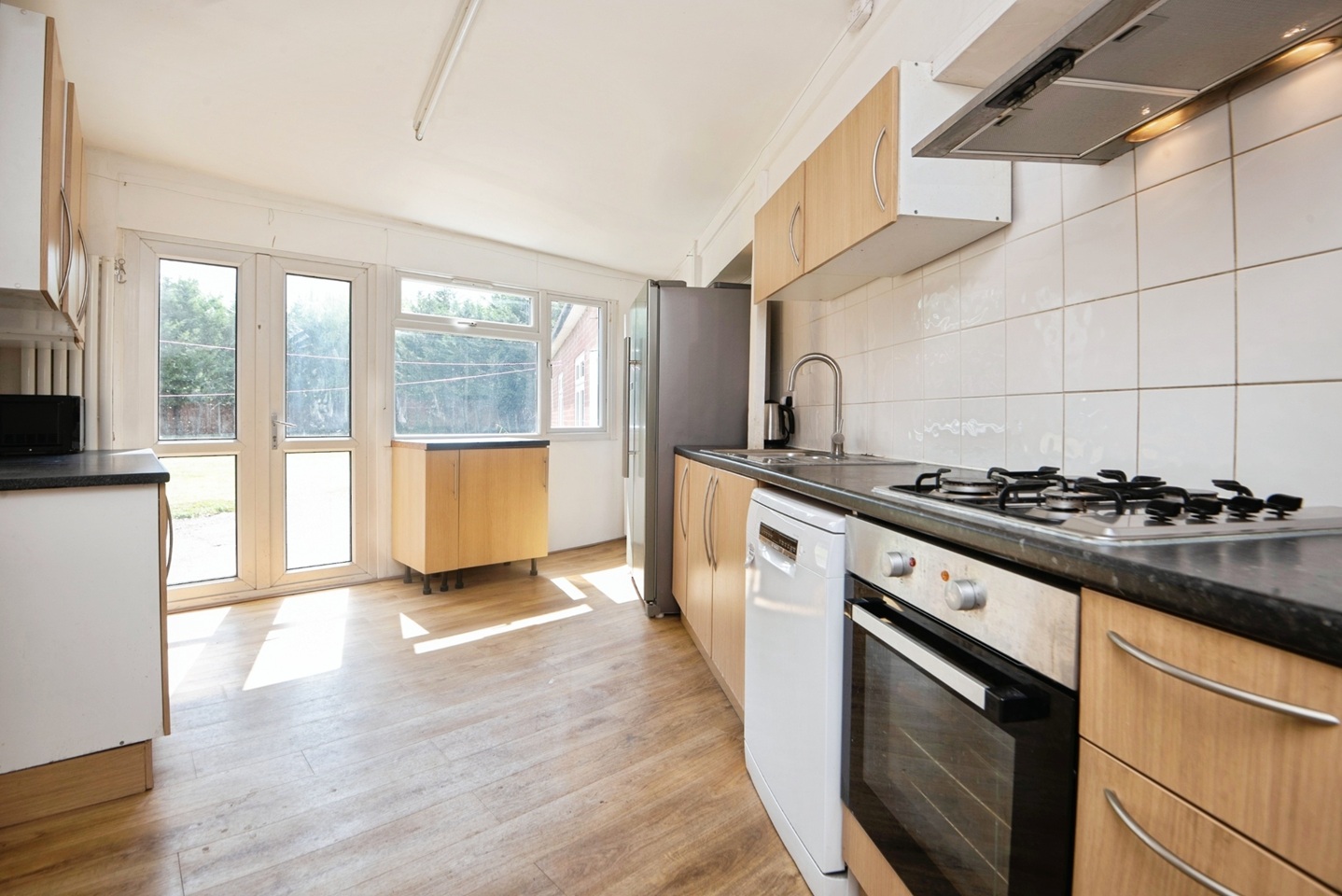 Harrow - 5 Bed Semi-Detached House, Worple Close, HA2 - To Rent Now for £3,350.00 p/m