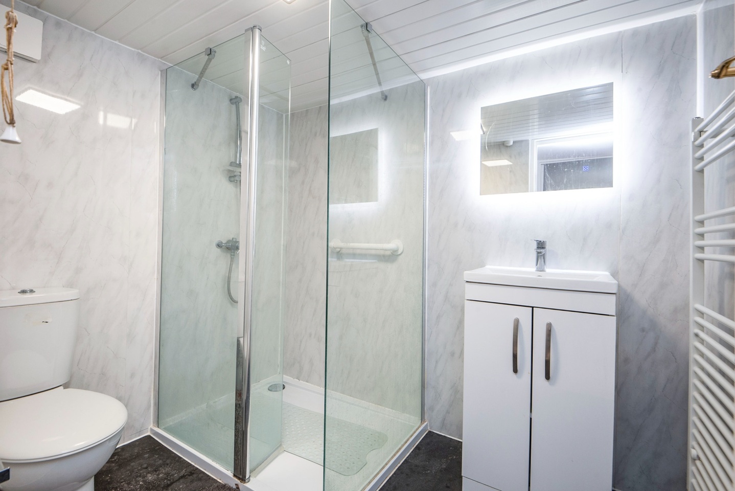 Harrow - 5 Bed Semi-Detached House, Worple Close, HA2 - To Rent Now for £3,350.00 p/m