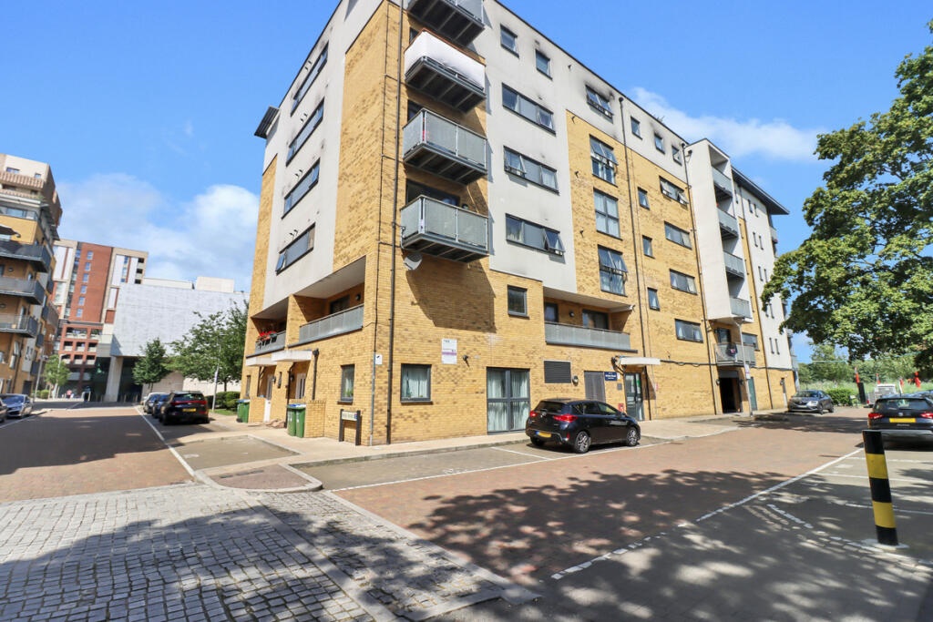 Abbey Wood - 1 Bed Flat, Southmere Drive, SE2 - To Rent Now for £1,450. ...