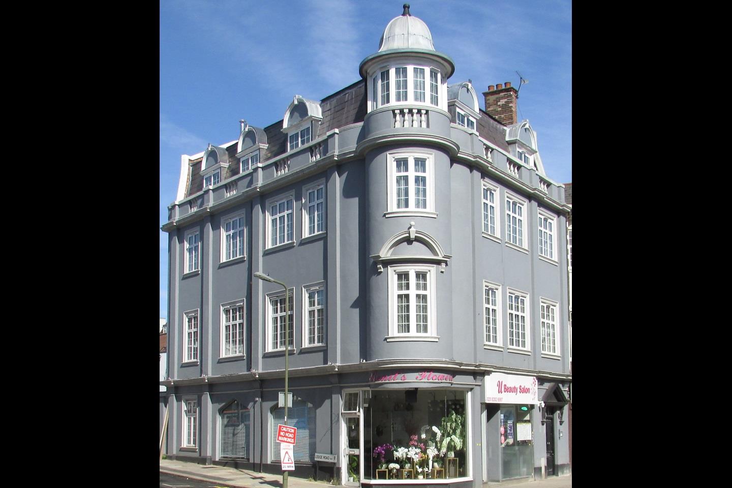London - Studio Flat, Brent Street, NW4 - To Rent Now for £1,500.00 p/m