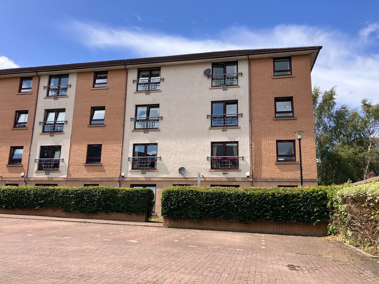 Glasgow - 2 Bed Flat, Waldo Street, G13 - To Rent Now for £1,300.00 p/m