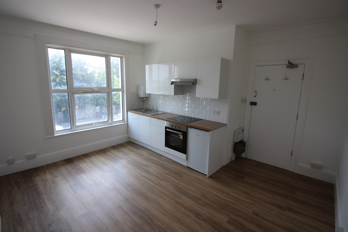 London - Bedsit, Croydon Road, SE20 - To Rent Now for £700.00 p/m
