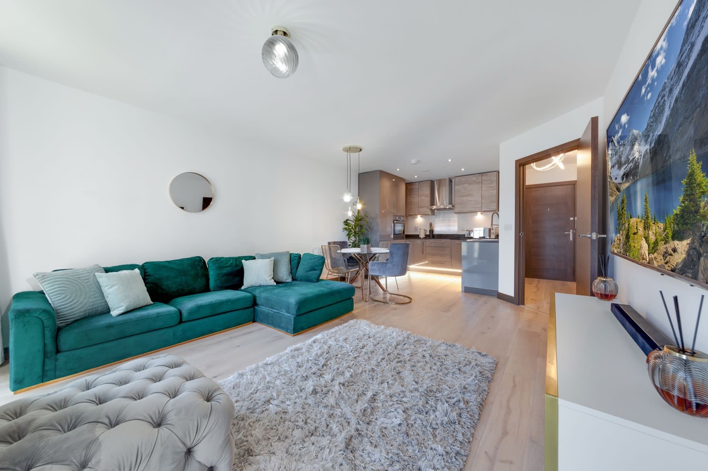Dartford - 2 Bed Flat, James Smith Court, DA1 - To Rent Now for £1,850. ...