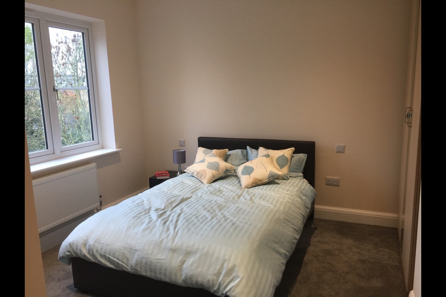 Raynes Park - 2 Bed Flat, Durham Road, SW20 - To Rent Now for £1,950.00 p/m