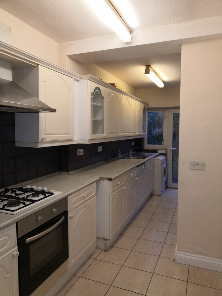 London - 3 Bed Terraced House, Saltash Road, IG6 - To Rent Now for £ ...