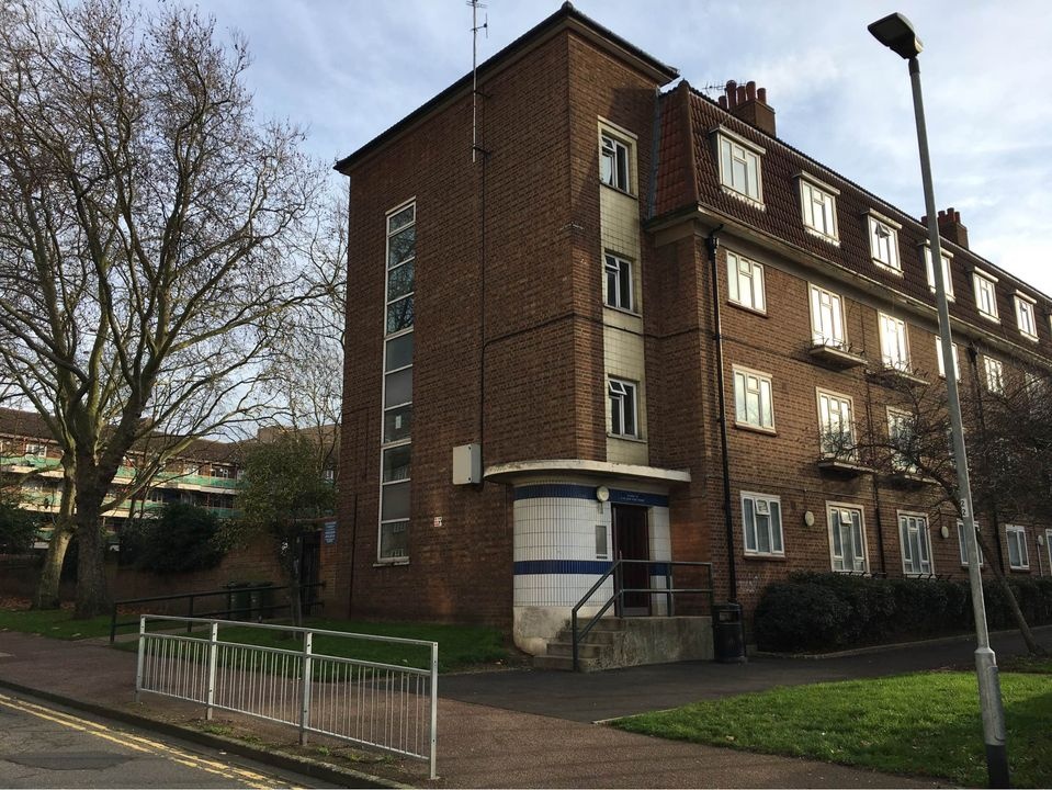 Barking - 1 Bed Flat, Whiting Avenue, IG11 - To Rent Now for £1,350.00 p/m